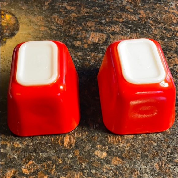 Pyrex | Kitchen | 2 Pyrex Red 5 Glass Storage Containers | Poshmark